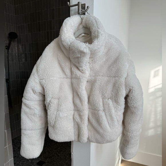 ALO Yoga | Jackets & Coats | Alo Yoga Ivory Snow Angel Sherpa Puffer ...